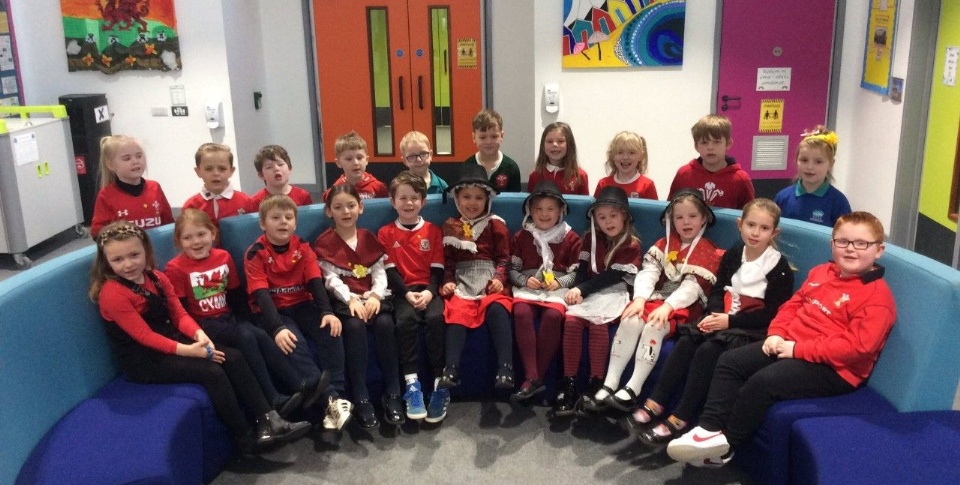 Ysgol Gymraeg Bro Morgannwg - dathlu Dydd Gŵyl Dewi