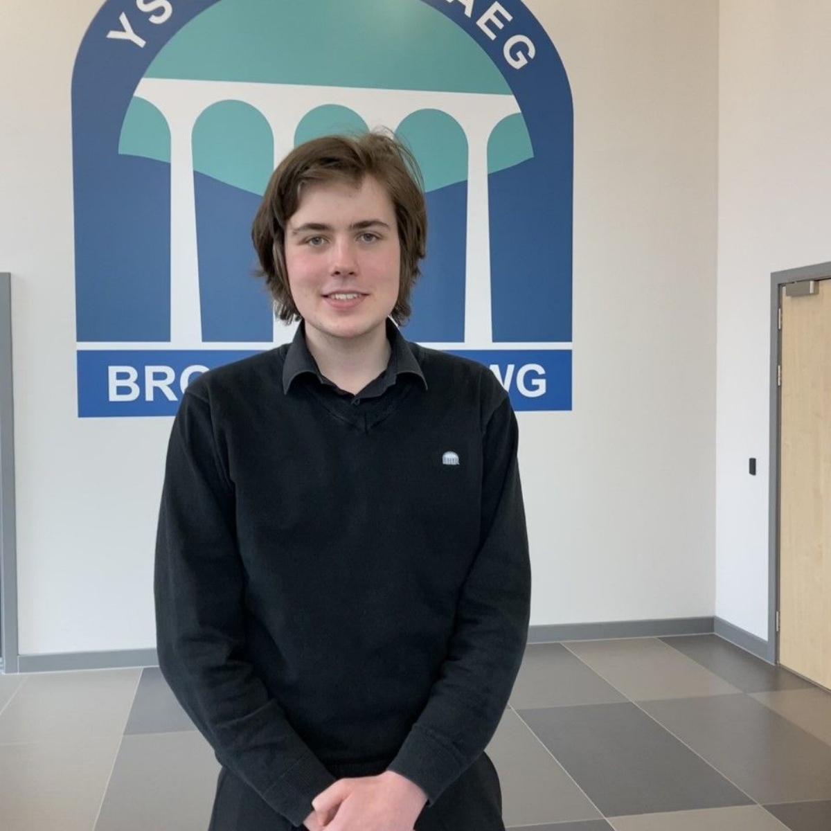 Ysgol Gymraeg Bro Morgannwg - Astudio Yng Nghaergrawnt